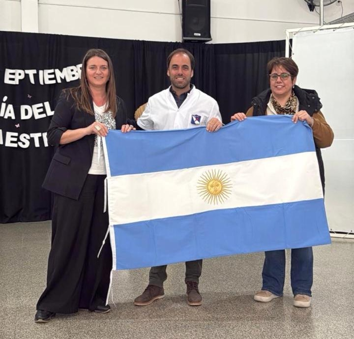 La senadora Nerina Neumann Losada y los consejeros escolares Perla ...