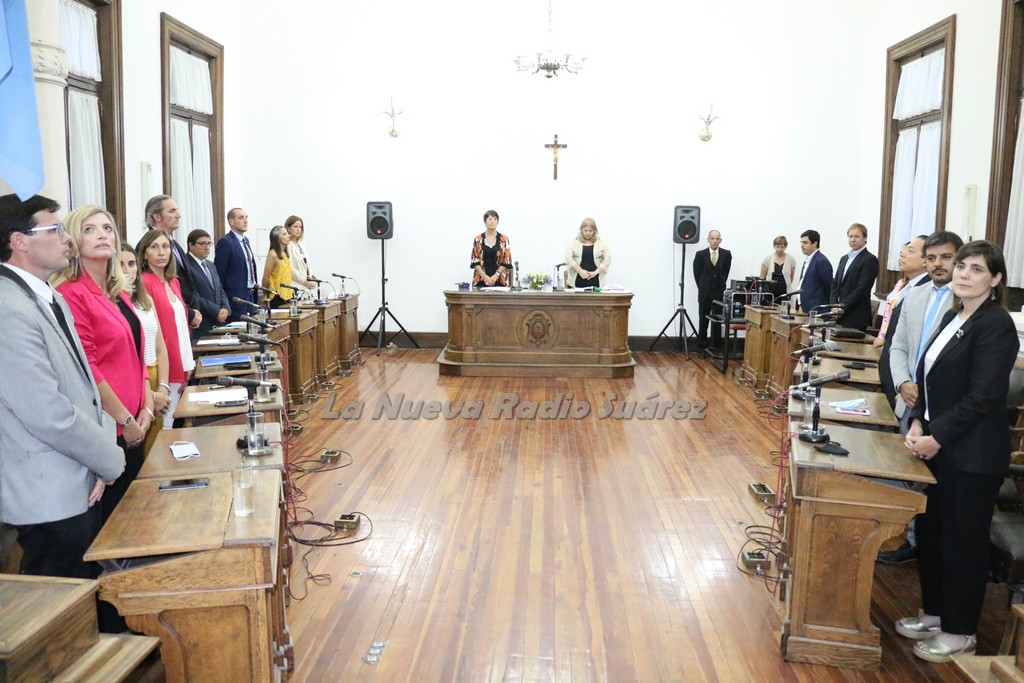 Con una sala de deliberaciones repleta de simpatizantes y familiares ...