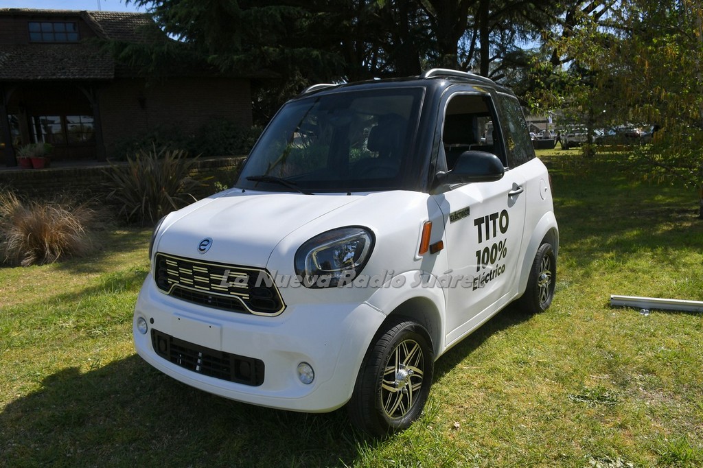 ¡Tito está en la exposición suarense! ¡Imposible no mirarlo!