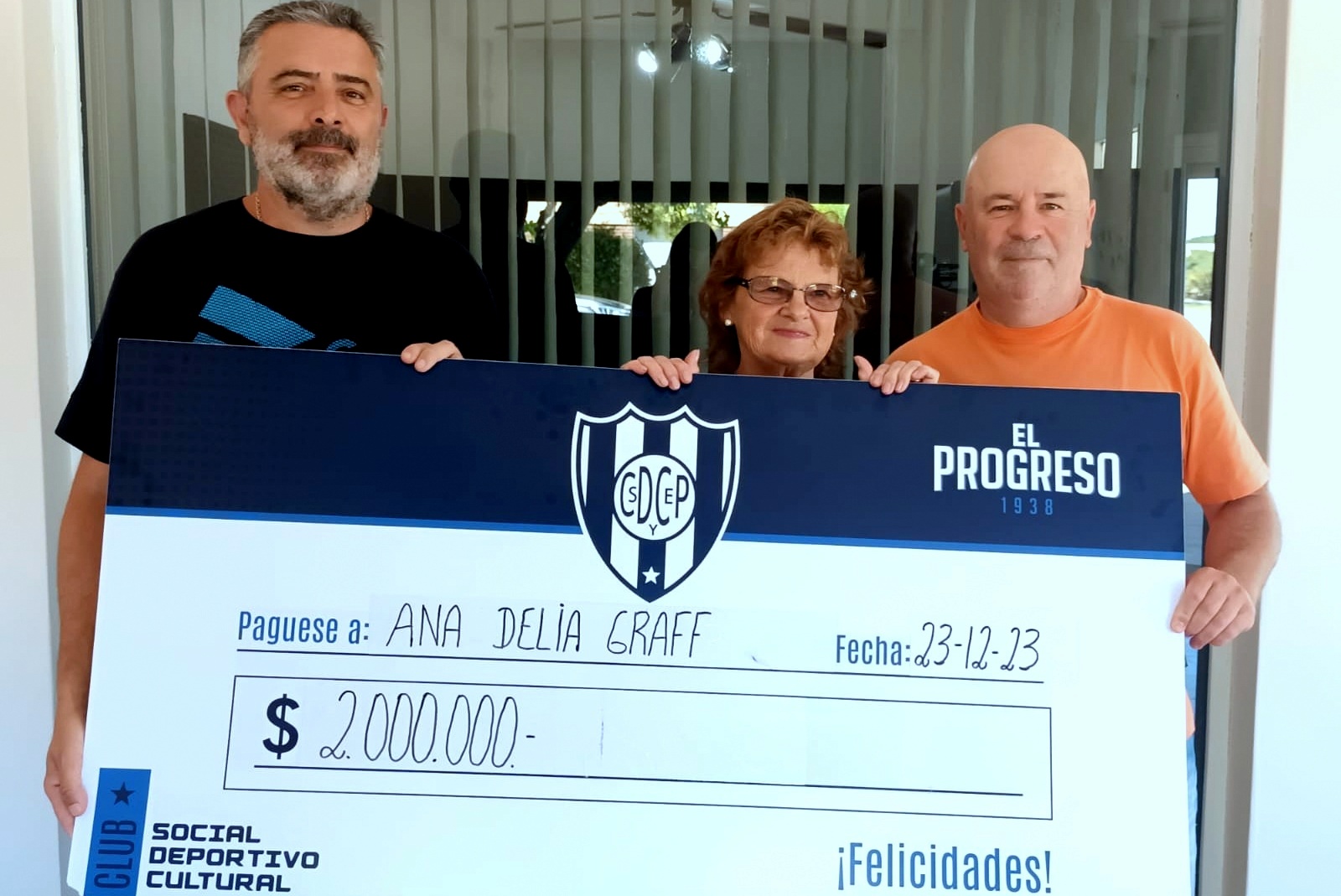 Club El Progreso entregó el premio mayor del Bono Especial "Pro-riego cancha auxiliar de fútbol"
